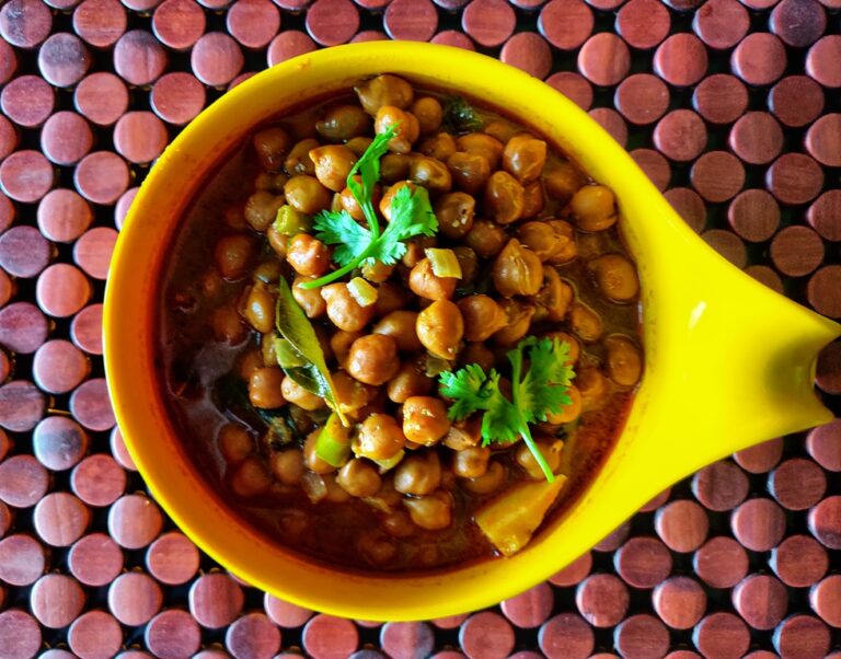 Black Chickpeas Curry/Kadala Curry - Pan Of Bliss